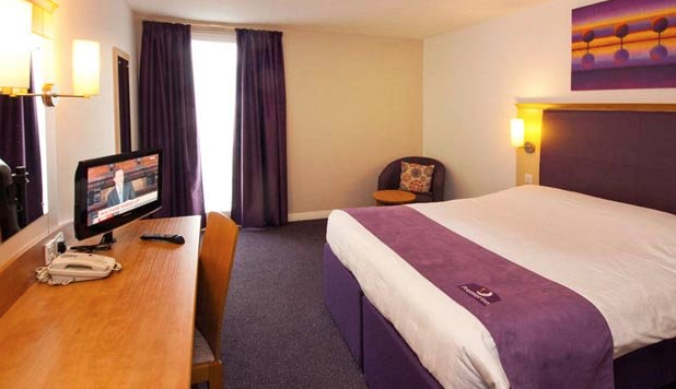 Premier Inn Bath Road | Budget Hotel Close To Terminals 1,2 and 3